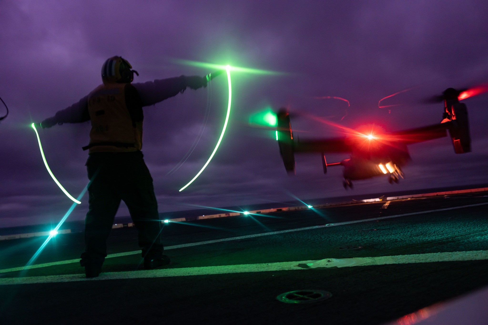 MV-22 Osprey Night Lights - 세계의해병대 - 해병닷컴