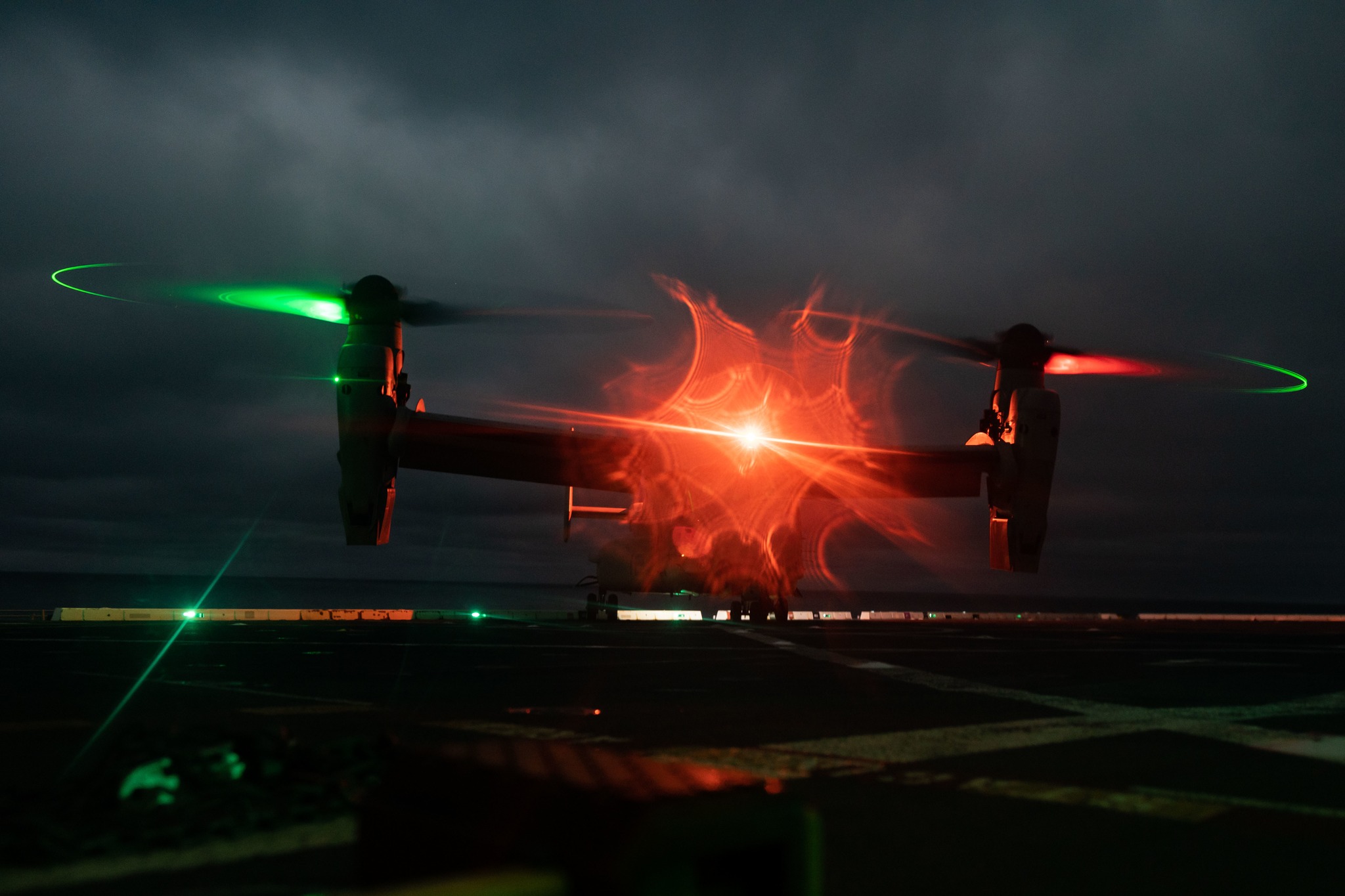 MV-22 Osprey Night Lights - 세계의해병대 - 해병닷컴