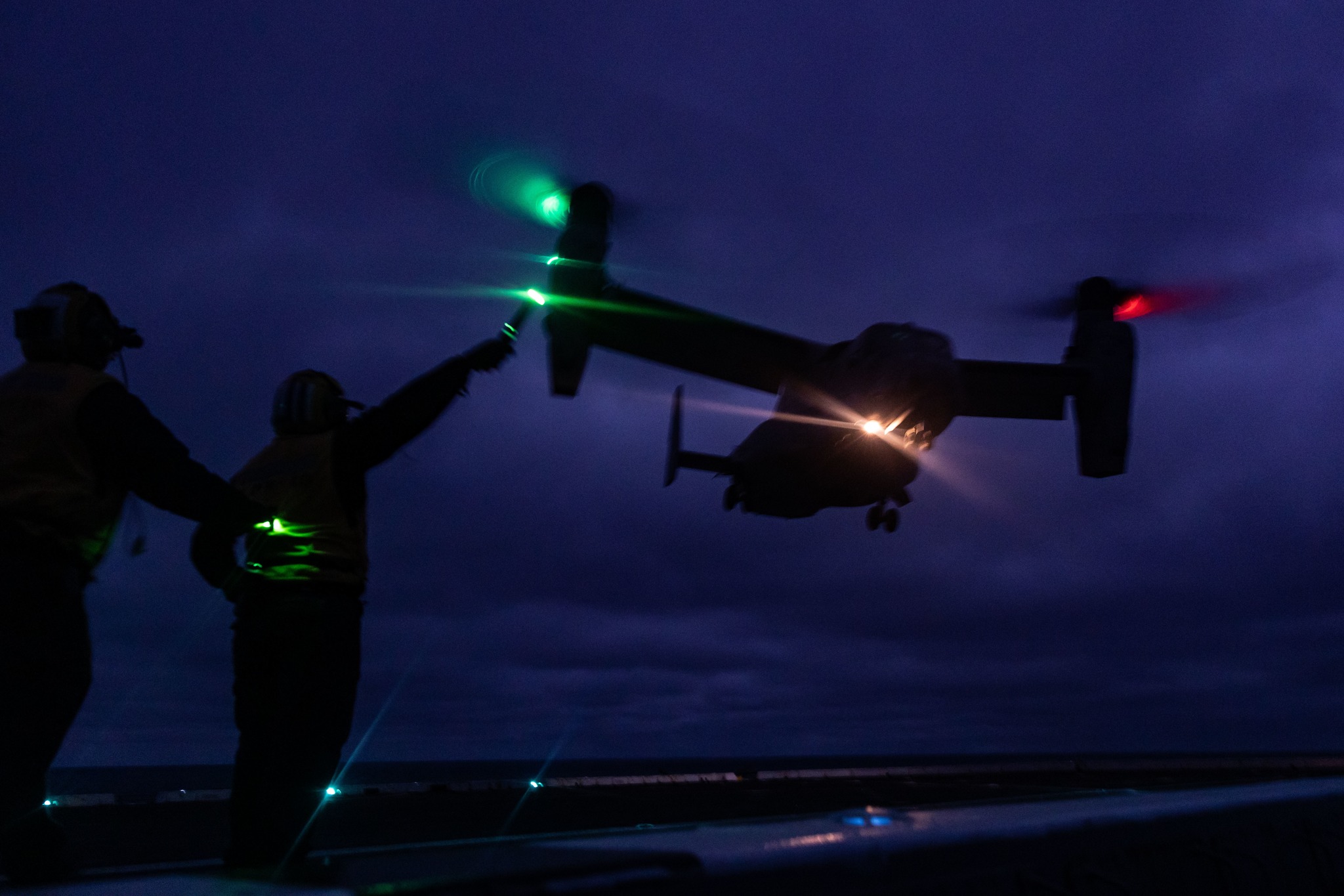 MV-22 Osprey Night Lights - 세계의해병대 - 해병닷컴