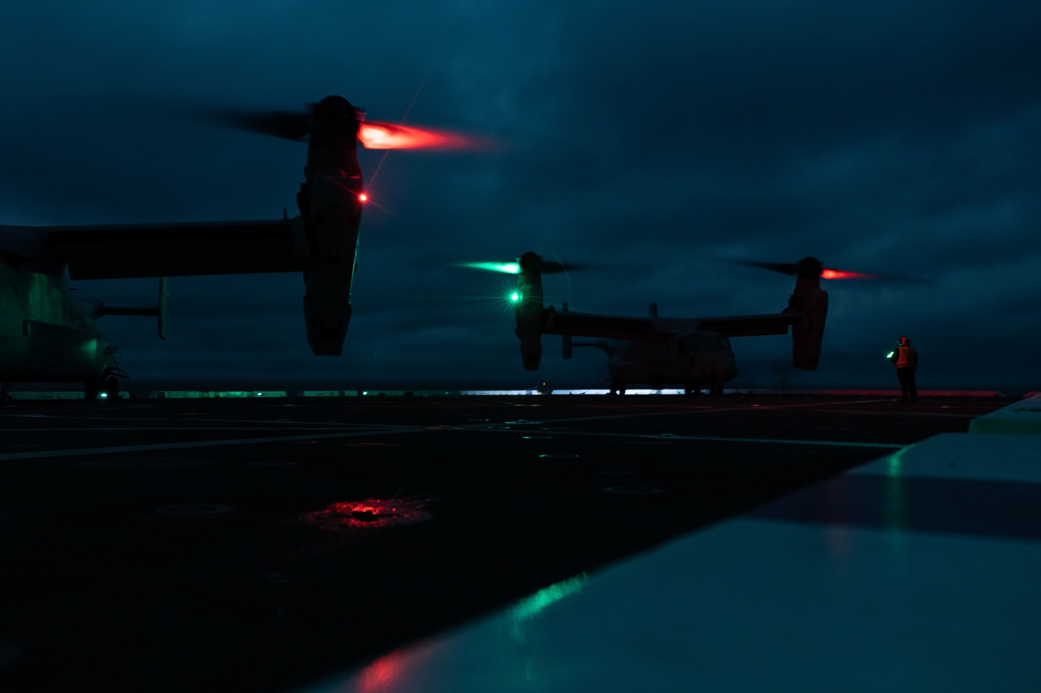 MV-22 Osprey Night Lights - 세계의해병대 - 해병닷컴